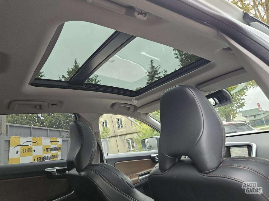Balts Volvo XC60 2013 Šauļi, ar dzinēja tilpumu 2.40 L un nobraukumu 207 tūkst. km par 13950 €, foto 23 vietnē AUTOMOTO.COM.LV