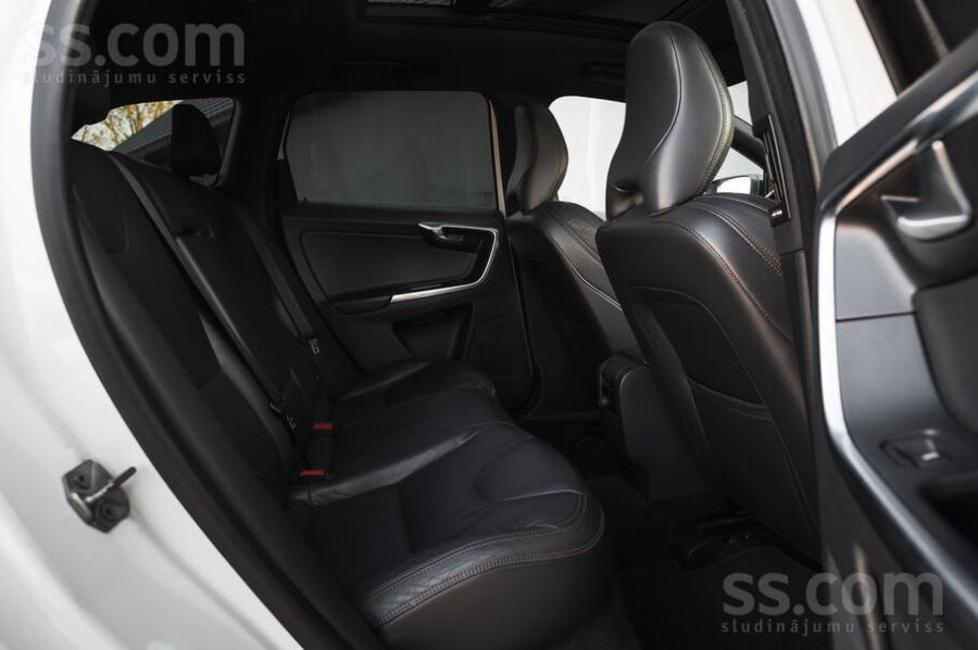 White Volvo XC60 2014 in Jelgava, with an engine capacity of 2.00 L and mileage of 240 thousand km for 7650 €, photo 11 on AUTOMOTO.COM.LV