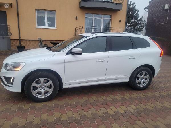 White Volvo XC60 2014 in Vilnius, with an engine capacity of 2.40 L and mileage of 234 thousand km for 13850 €, photo 7 on AUTOMOTO.COM.LV