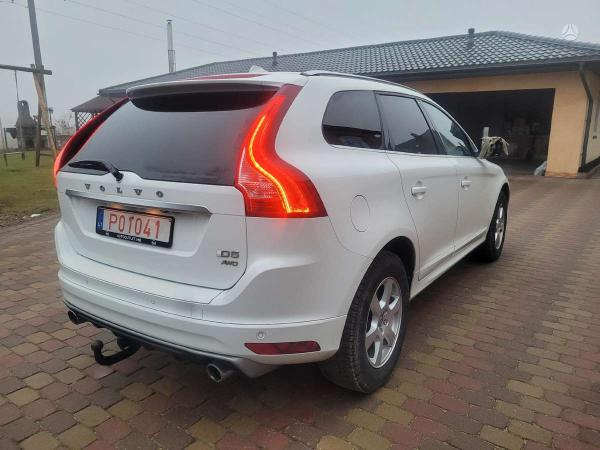 White Volvo XC60 2014 in Vilnius, with an engine capacity of 2.40 L and mileage of 234 thousand km for 13850 €, photo 10 on AUTOMOTO.COM.LV
