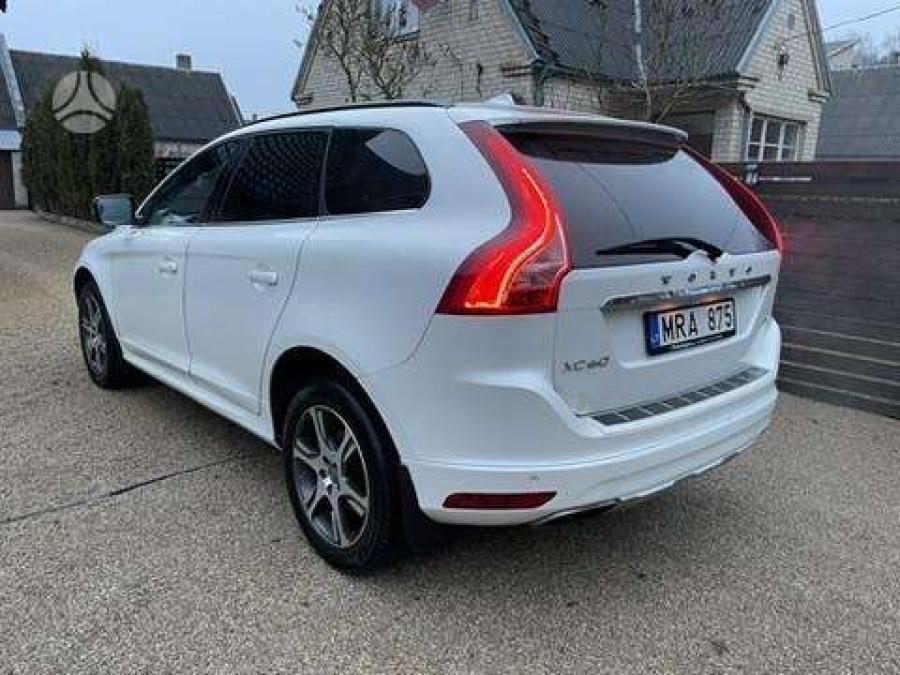 White Volvo XC60 2014 in Radviliskis, with an engine capacity of 1.97 L and mileage of 296 thousand km for 10300 €, photo 4 on AUTOMOTO.COM.LV