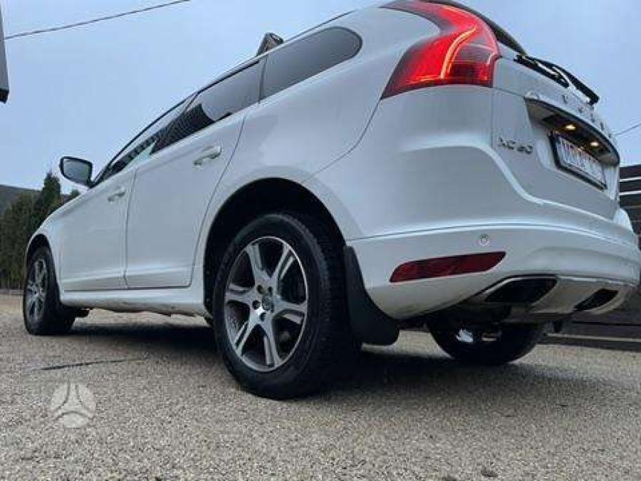 White Volvo XC60 2014 in Radviliskis, with an engine capacity of 1.97 L and mileage of 296 thousand km for 10300 €, photo 28 on AUTOMOTO.COM.LV