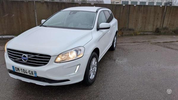 White Volvo XC60 2014 in Vilnius, with an engine capacity of 1.98 L and mileage of 242 thousand km for 10300 €, photo 4 on AUTOMOTO.COM.LV