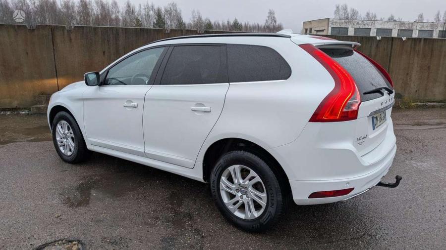 White Volvo XC60 2014 in Vilnius, with an engine capacity of 1.98 L and mileage of 242 thousand km for 10300 €, photo 6 on AUTOMOTO.COM.LV