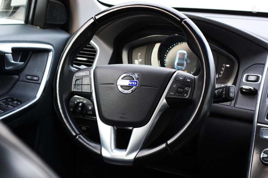 Balts Volvo XC60 2014 Kretinga, ar dzinēja tilpumu 3.20 L un nobraukumu 147 tūkst. km par 10999 €, foto 24 vietnē AUTOMOTO.COM.LV