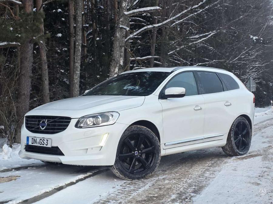 White Volvo XC60 2014 in Vilnius, with an engine capacity of 2.40 L and mileage of 258 thousand km for 15400 €, photo 2 on AUTOMOTO.COM.LV