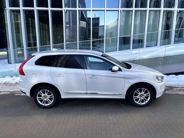 White Volvo XC60 2014 in Vilnius, with an engine capacity of 1.98 L and mileage of 315 thousand km for 8999 €, photo 7 on AUTOMOTO.COM.LV