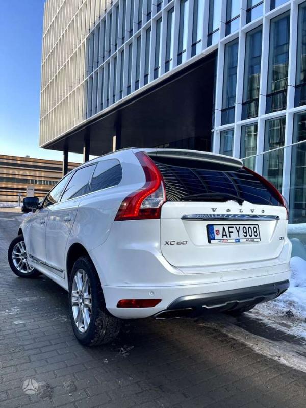 White Volvo XC60 2014 in Vilnius, with an engine capacity of 1.98 L and mileage of 315 thousand km for 8999 €, photo 8 on AUTOMOTO.COM.LV
