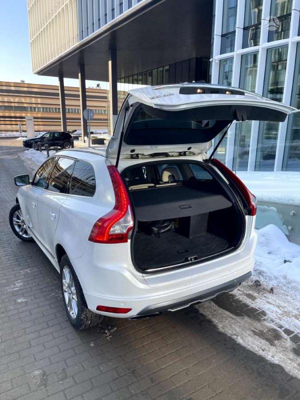 White Volvo XC60 2014 in Vilnius, with an engine capacity of 1.98 L and mileage of 315 thousand km for 8999 €, photo 10 on AUTOMOTO.COM.LV