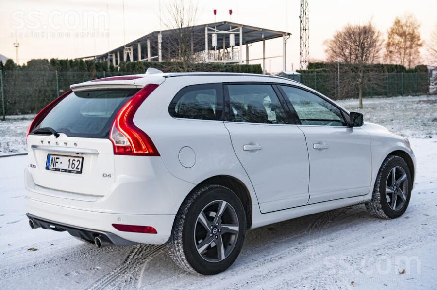 Balts Volvo XC60 2014 Rīga, ar dzinēja tilpumu 2.00 L un nobraukumu 261 tūkst. km par 13150 €, foto 4 vietnē AUTOMOTO.COM.LV