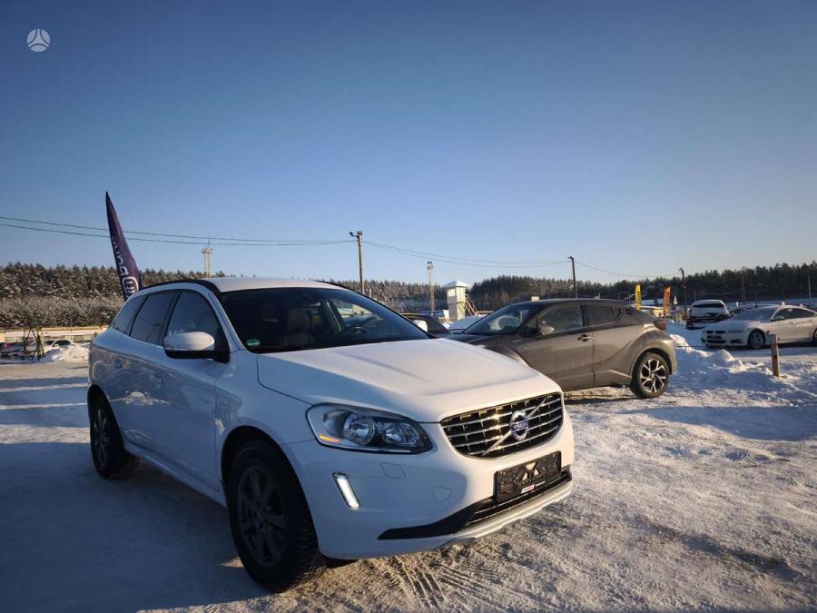 White Volvo XC60 2014 in Vilnius, with an engine capacity of 2.40 L and mileage of 226 thousand km for 12750 €, photo 1 on AUTOMOTO.COM.LV