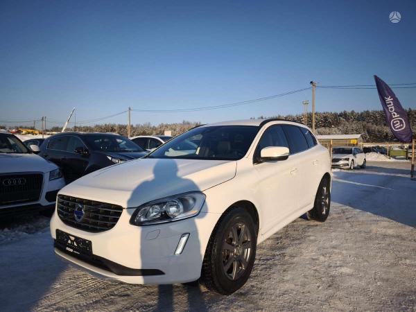 White Volvo XC60 2014 in Vilnius, with an engine capacity of 2.40 L and mileage of 226 thousand km for 12750 €, photo 3 on AUTOMOTO.COM.LV