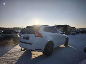 White Volvo XC60 2014 in Vilnius, with an engine capacity of 2.40 L and mileage of 226 thousand km for 12750 €, photo 4 on AUTOMOTO.COM.LV