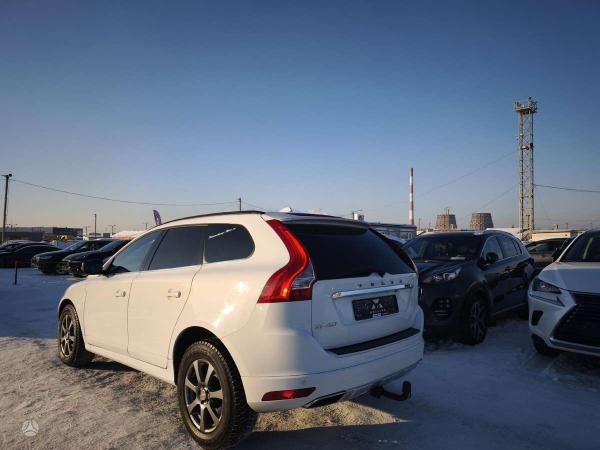 White Volvo XC60 2014 in Vilnius, with an engine capacity of 2.40 L and mileage of 226 thousand km for 12750 €, photo 6 on AUTOMOTO.COM.LV