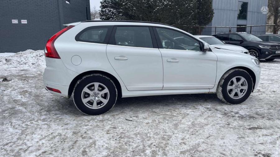 White Volvo XC60 2014 in Kaunas, with an engine capacity of 1.97 L and mileage of 130 thousand km for 12600 €, photo 2 on AUTOMOTO.COM.LV