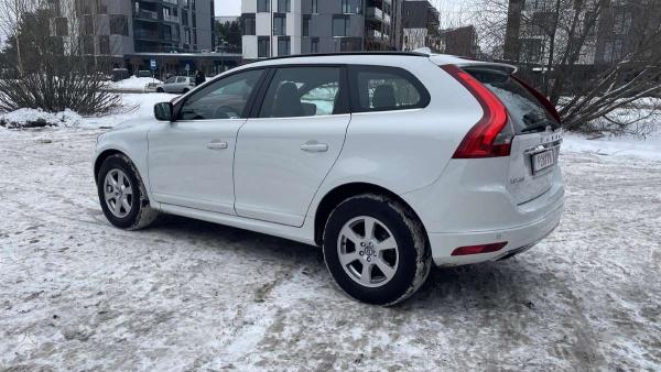 White Volvo XC60 2014 in Kaunas, with an engine capacity of 1.97 L and mileage of 130 thousand km for 12600 €, photo 4 on AUTOMOTO.COM.LV