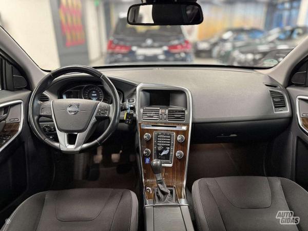White Volvo XC60 2014 in Klaipeda, with an engine capacity of 2.00 L and mileage of 257 thousand km for 12950 €, photo 3 on AUTOMOTO.COM.LV