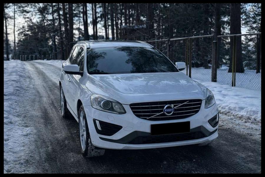 White Volvo XC60 2014 in Vilnius, with an engine capacity of 2.40 L and mileage of 225 thousand km for 15500 €, photo 4 on AUTOMOTO.COM.LV