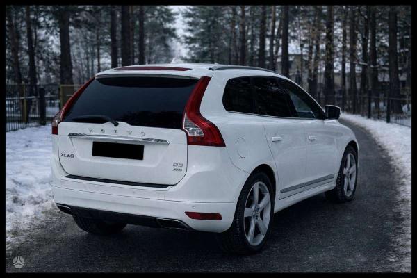 White Volvo XC60 2014 in Vilnius, with an engine capacity of 2.40 L and mileage of 225 thousand km for 15500 €, photo 5 on AUTOMOTO.COM.LV