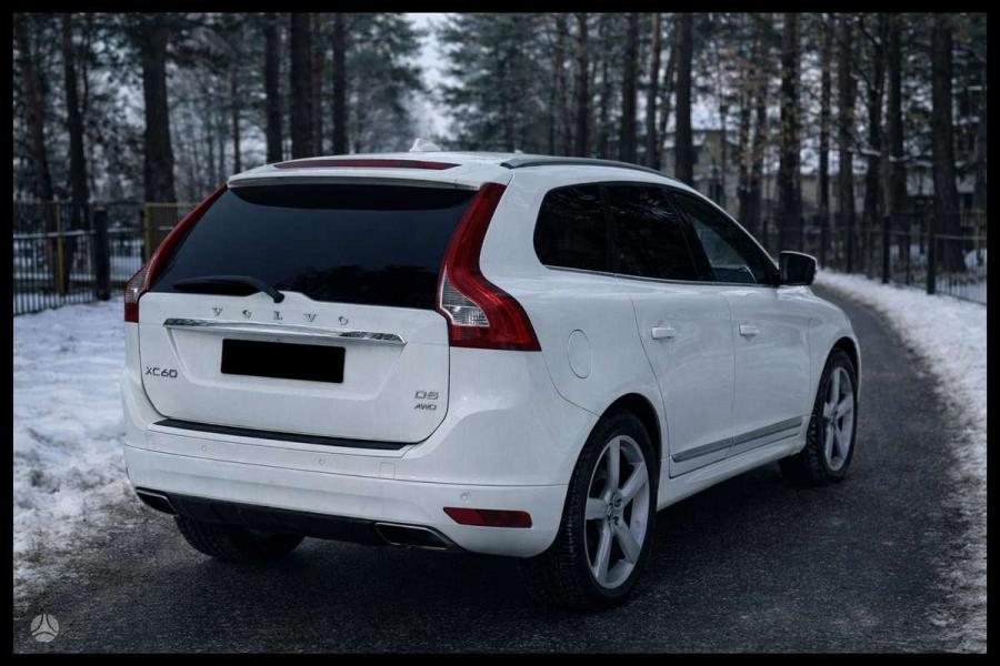 White Volvo XC60 2014 in Vilnius, with an engine capacity of 2.40 L and mileage of 225 thousand km for 15500 €, photo 5 on AUTOMOTO.COM.LV