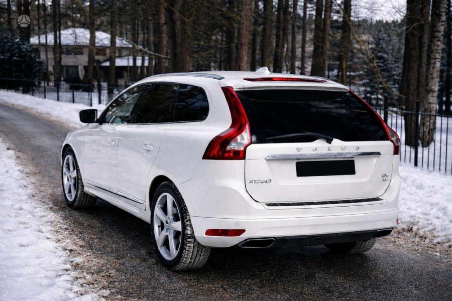White Volvo XC60 2014 in Vilnius, with an engine capacity of 2.40 L and mileage of 225 thousand km for 15500 €, photo 7 on AUTOMOTO.COM.LV