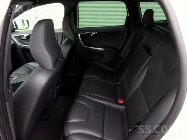 Balts Volvo XC60 2014 Rīga, ar dzinēja tilpumu 2.40 L un nobraukumu 196 tūkst. km par 12900 €, foto 7 vietnē AUTOMOTO.COM.LV