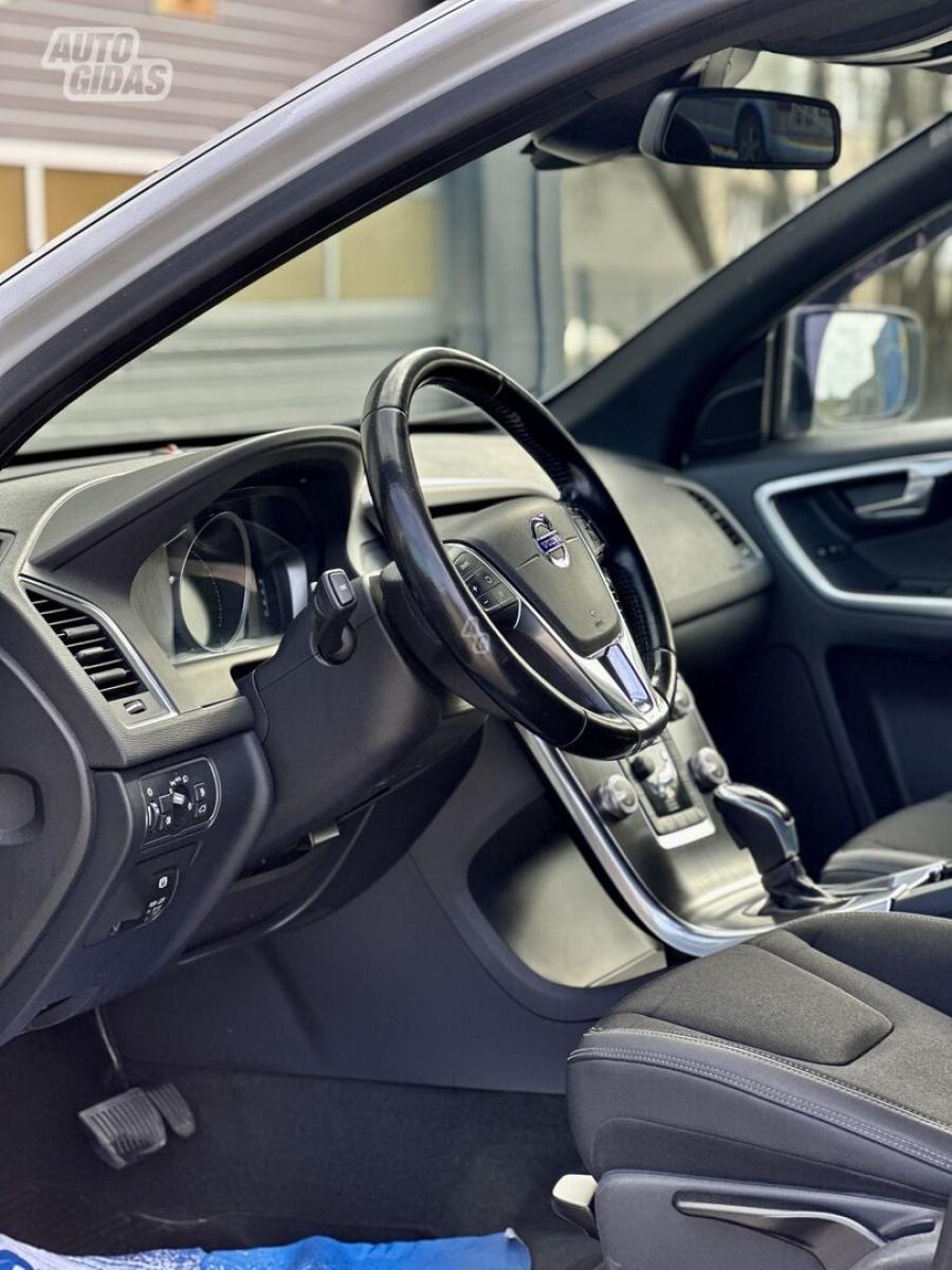 Balts Volvo XC60 2014 Kretinga, ar dzinēja tilpumu 2.00 L un nobraukumu 286 tūkst. km par 11000 €, foto 12 vietnē AUTOMOTO.COM.LV