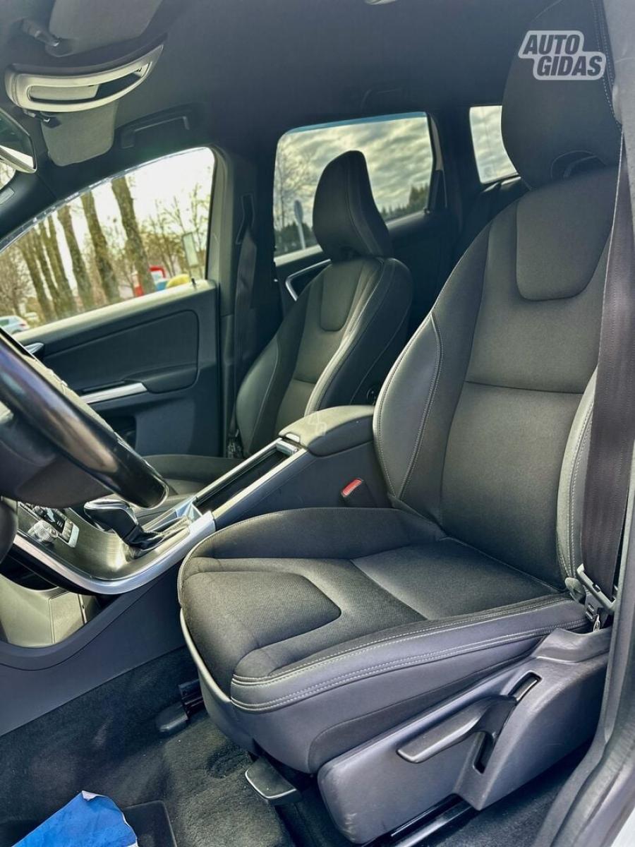 Balts Volvo XC60 2014 Kretinga, ar dzinēja tilpumu 2.00 L un nobraukumu 286 tūkst. km par 11000 €, foto 14 vietnē AUTOMOTO.COM.LV