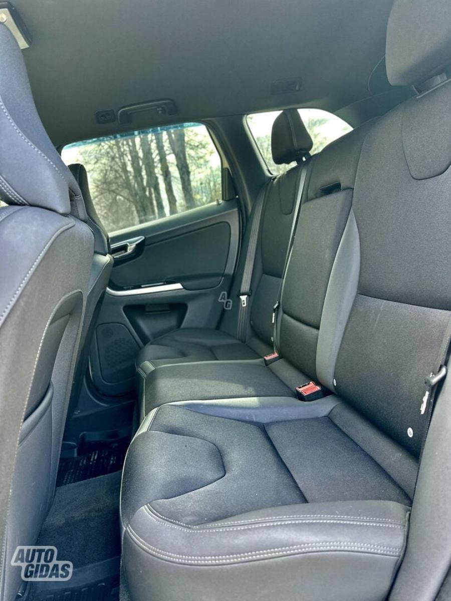 Balts Volvo XC60 2014 Kretinga, ar dzinēja tilpumu 2.00 L un nobraukumu 286 tūkst. km par 11000 €, foto 15 vietnē AUTOMOTO.COM.LV