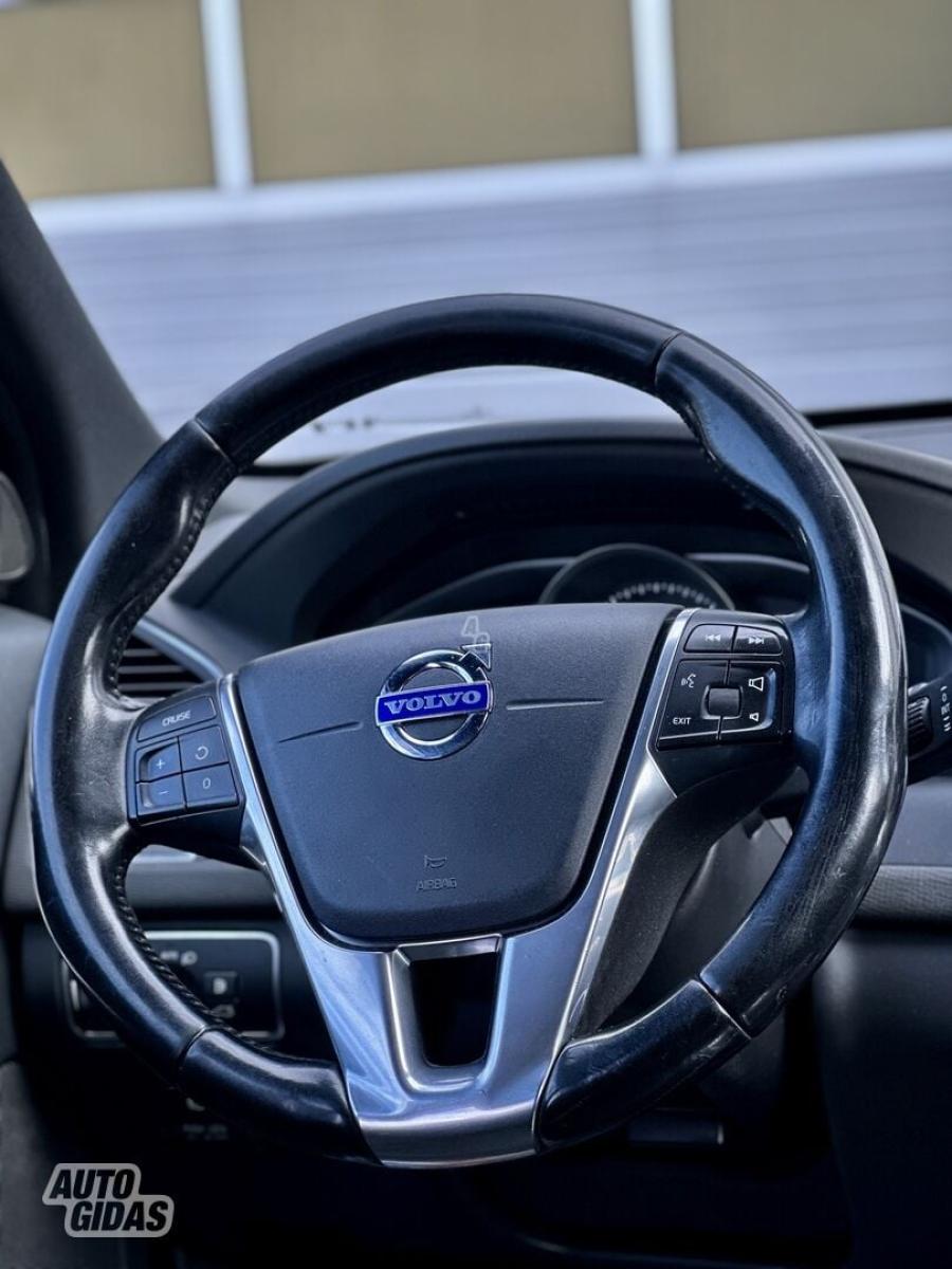 Balts Volvo XC60 2014 Kretinga, ar dzinēja tilpumu 2.00 L un nobraukumu 286 tūkst. km par 11000 €, foto 18 vietnē AUTOMOTO.COM.LV