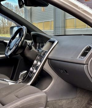 Balts Volvo XC60 2014 Kretinga, ar dzinēja tilpumu 2.00 L un nobraukumu 286 tūkst. km par 11000 €, foto 21 vietnē AUTOMOTO.COM.LV