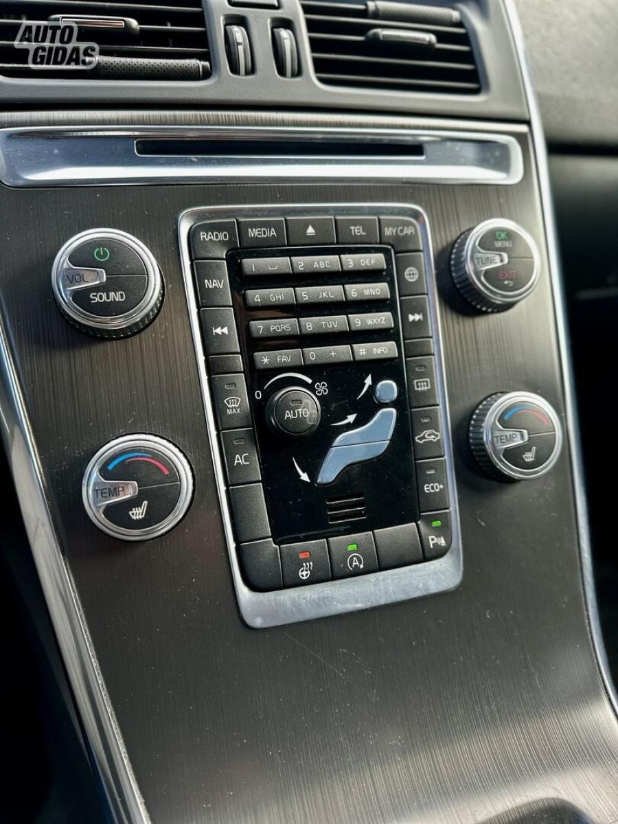 Balts Volvo XC60 2014 Kretinga, ar dzinēja tilpumu 2.00 L un nobraukumu 286 tūkst. km par 11000 €, foto 26 vietnē AUTOMOTO.COM.LV