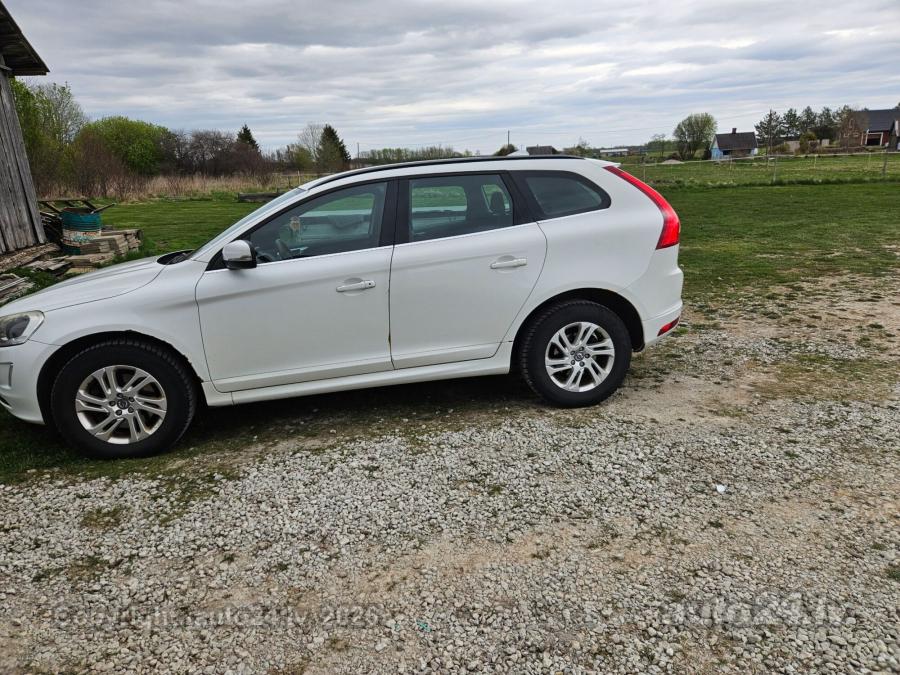 White Volvo XC60 2014 in Tallinn, with an engine capacity of 2.40 L and mileage of 380 thousand km for 6500 €, photo 7 on AUTOMOTO.COM.LV