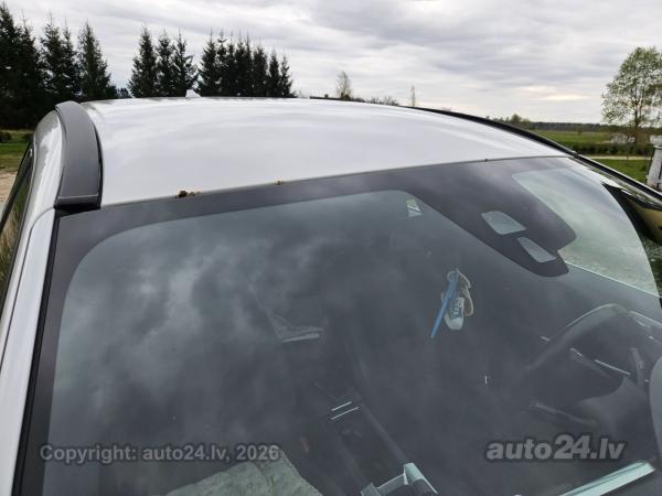 White Volvo XC60 2014 in Tallinn, with an engine capacity of 2.40 L and mileage of 380 thousand km for 6500 €, photo 8 on AUTOMOTO.COM.LV