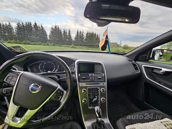White Volvo XC60 2014 in Tallinn, with an engine capacity of 2.40 L and mileage of 380 thousand km for 6500 €, photo 9 on AUTOMOTO.COM.LV