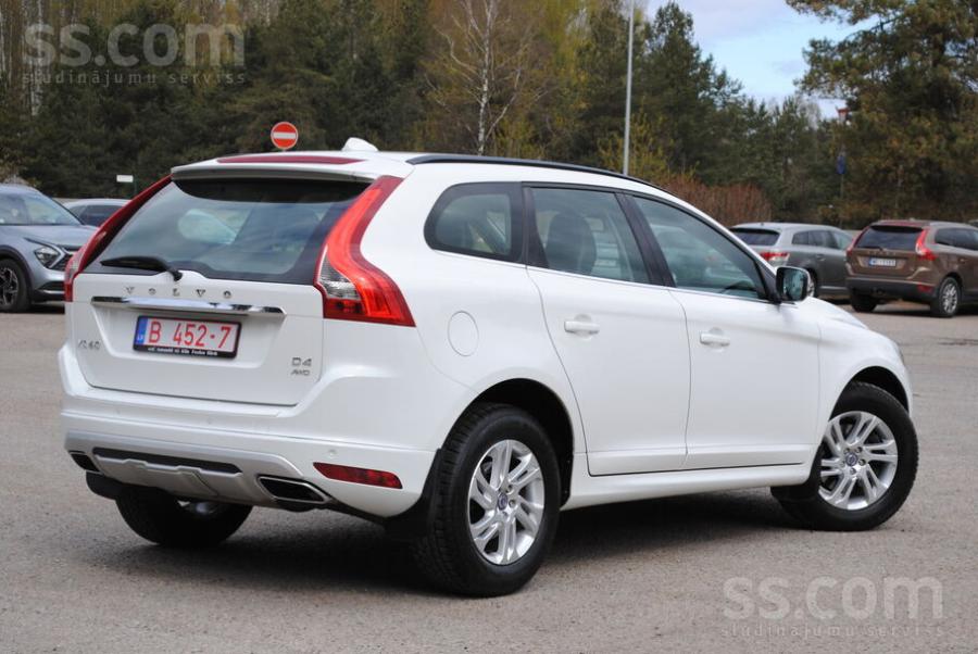 White Volvo XC60 2014 in Riga, with an engine capacity of 2.40 L and mileage of 237 thousand km for 11590 €, photo 3 on AUTOMOTO.COM.LV