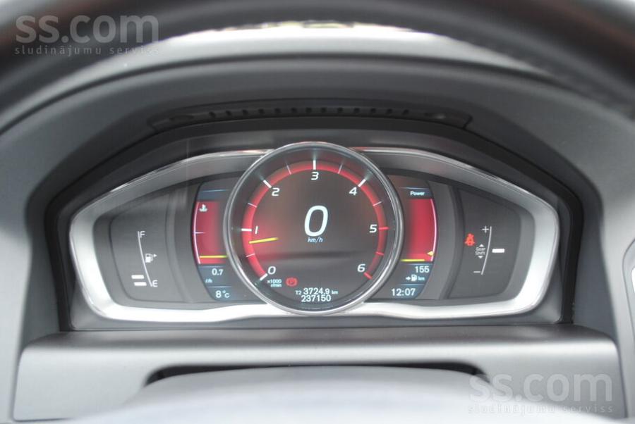 White Volvo XC60 2014 in Riga, with an engine capacity of 2.40 L and mileage of 237 thousand km for 11590 €, photo 21 on AUTOMOTO.COM.LV