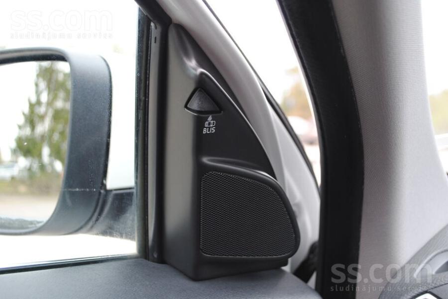 White Volvo XC60 2014 in Riga, with an engine capacity of 2.40 L and mileage of 237 thousand km for 11590 €, photo 30 on AUTOMOTO.COM.LV