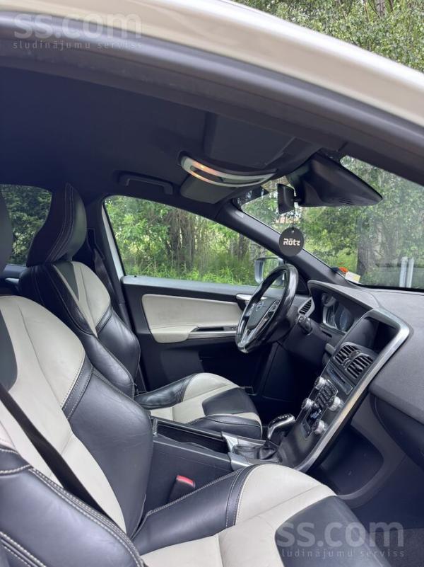 Balts Volvo XC60 2014 Rīga, ar dzinēja tilpumu 2.40 L un nobraukumu 226 tūkst. km par 11950 €, foto 7 vietnē AUTOMOTO.COM.LV