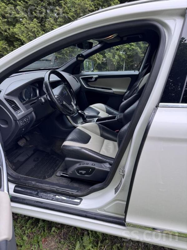 Balts Volvo XC60 2014 Rīga, ar dzinēja tilpumu 2.40 L un nobraukumu 226 tūkst. km par 11950 €, foto 10 vietnē AUTOMOTO.COM.LV