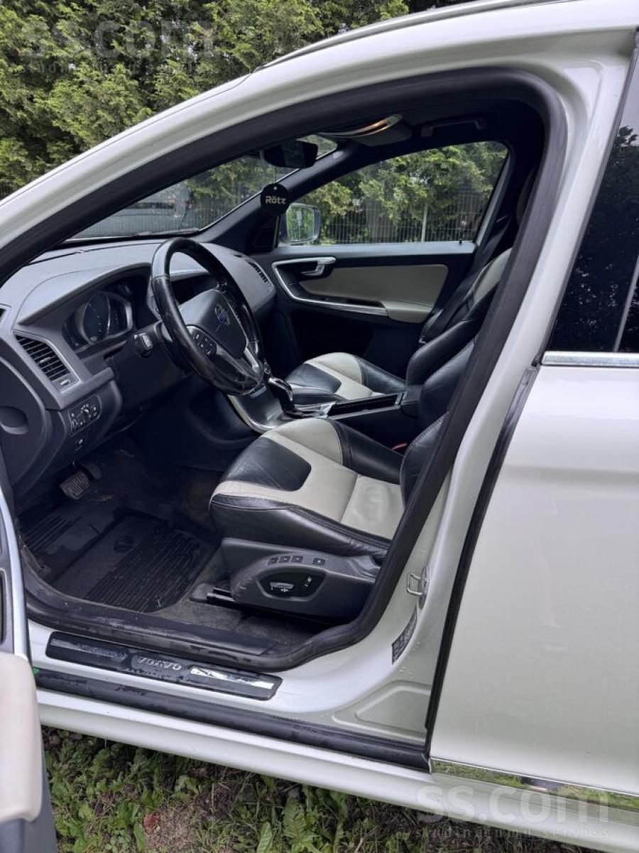 Balts Volvo XC60 2014 Rīga, ar dzinēja tilpumu 2.40 L un nobraukumu 226 tūkst. km par 11950 €, foto 11 vietnē AUTOMOTO.COM.LV