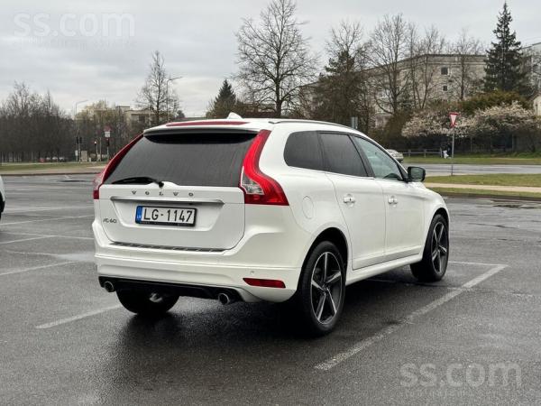White Volvo XC60 2014 in Riga, with an engine capacity of 2.40 L and mileage of 301 thousand km for 14600 €, photo 4 on AUTOMOTO.COM.LV