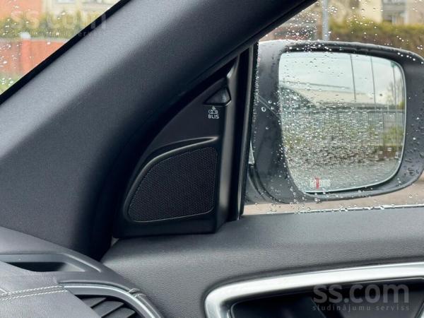 White Volvo XC60 2014 in Riga, with an engine capacity of 2.40 L and mileage of 301 thousand km for 14600 €, photo 10 on AUTOMOTO.COM.LV