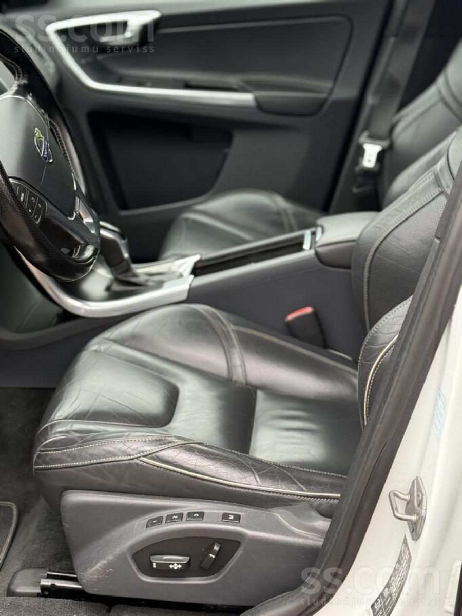 White Volvo XC60 2014 in Riga, with an engine capacity of 2.40 L and mileage of 0 thousand km for 13300 €, photo 6 on AUTOMOTO.COM.LV