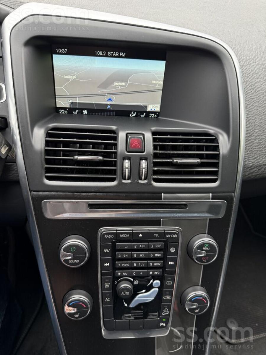 White Volvo XC60 2014 in Riga, with an engine capacity of 2.40 L and mileage of 0 thousand km for 13300 €, photo 12 on AUTOMOTO.COM.LV