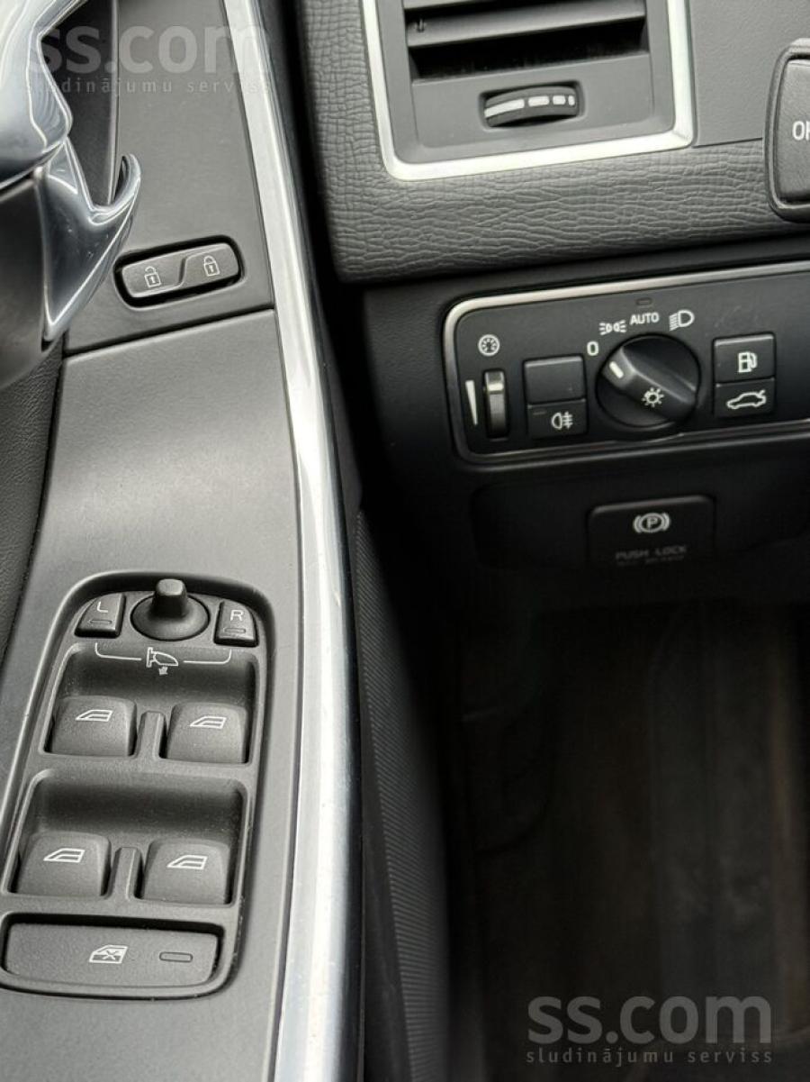 White Volvo XC60 2014 in Riga, with an engine capacity of 2.40 L and mileage of 0 thousand km for 13300 €, photo 13 on AUTOMOTO.COM.LV
