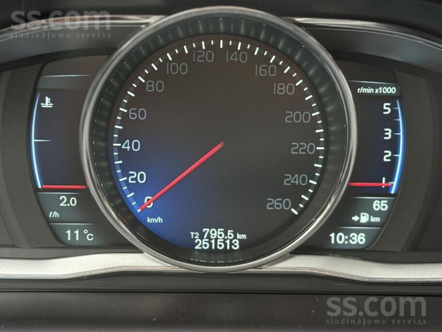 White Volvo XC60 2014 in Riga, with an engine capacity of 2.40 L and mileage of 0 thousand km for 13300 €, photo 15 on AUTOMOTO.COM.LV