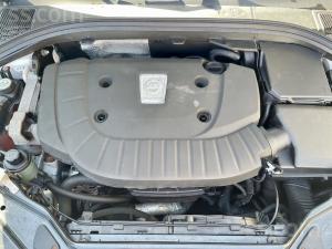 White Volvo XC60 2014 in Riga, with an engine capacity of 2.40 L and mileage of 0 thousand km for 13300 €, photo 16 on AUTOMOTO.COM.LV