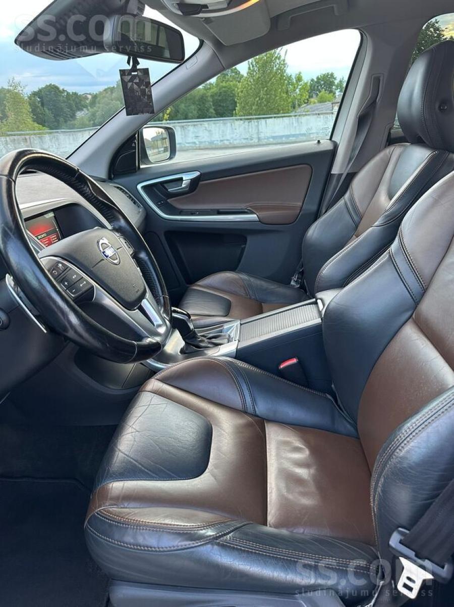 White Volvo XC60 2014 in Riga, with an engine capacity of 2.00 L and mileage of 170 thousand km for 9500 €, photo 8 on AUTOMOTO.COM.LV