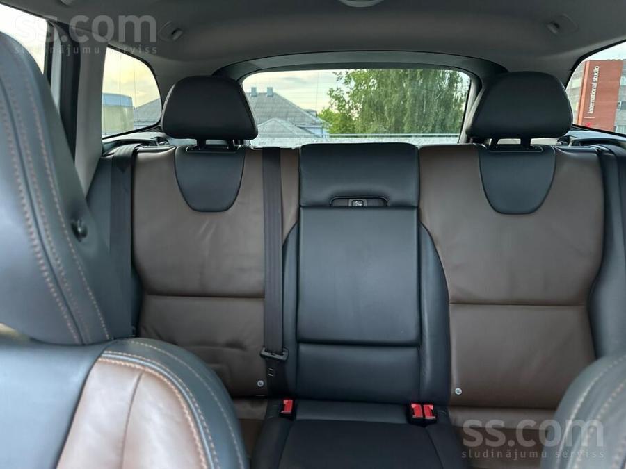White Volvo XC60 2014 in Riga, with an engine capacity of 2.00 L and mileage of 170 thousand km for 9500 €, photo 10 on AUTOMOTO.COM.LV